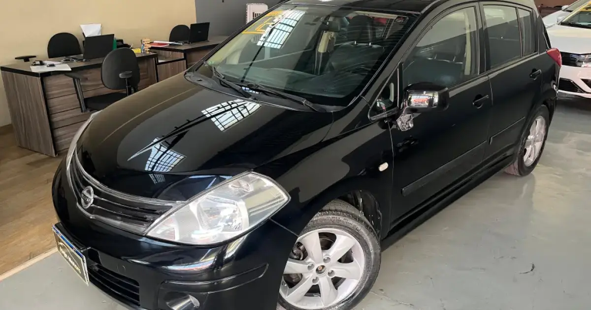 Nissan tiida hatch 1.8 16v 4p sl flex automático 2012 #7430399